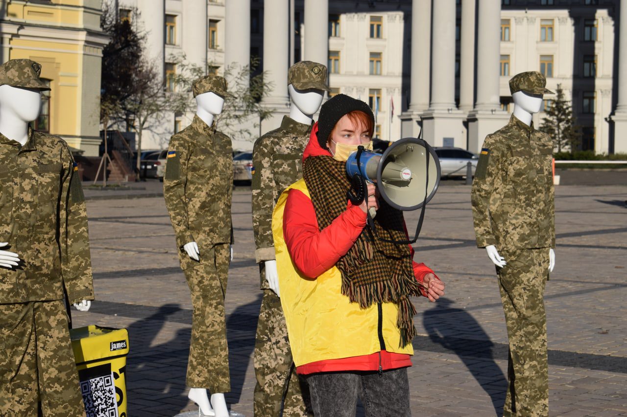 У день ЗСУ Amnesty International провела акцію проти сексуальних ...